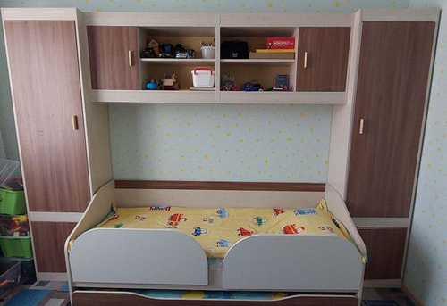 Гарнитур в детскую комнату с двумя кроватями