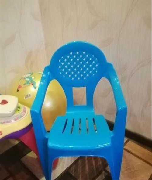 Детский стул из пластика