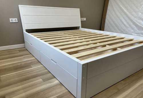 Новая кровать из дерева