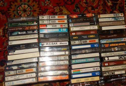 Аудио кассеты с записями пакетом 63 шт
