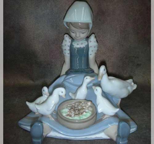 Девочка с утками lladro