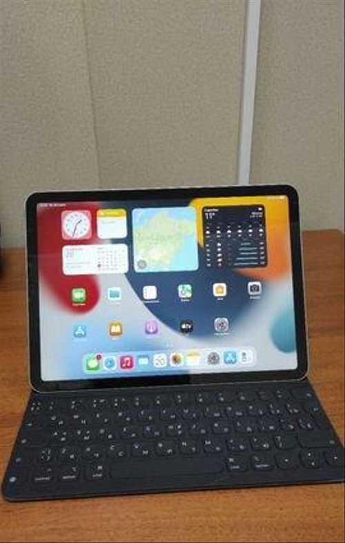 iPad Air 4 с магнитным чехлом клавиатурой