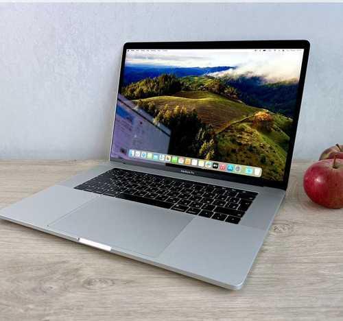 MacBook Pro 15" 2018 i7 16Gb 256Gb RP 4Gb