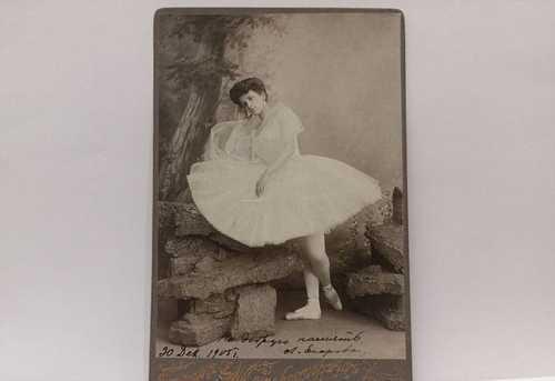 Кабинет-портрет, балерина Л. Егорова, 1905 год. R