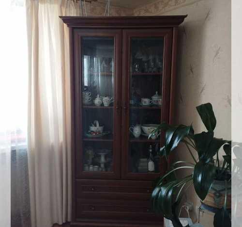 Шкафы, ветрины, серванты