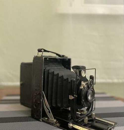 Винтажный фотоаппарат voigtlander