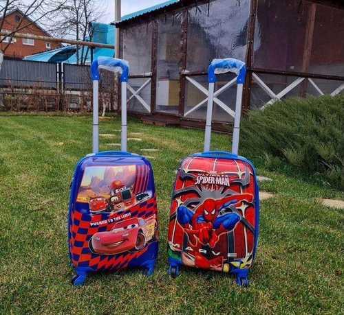 Е) Детский чемодан на колесиках новый