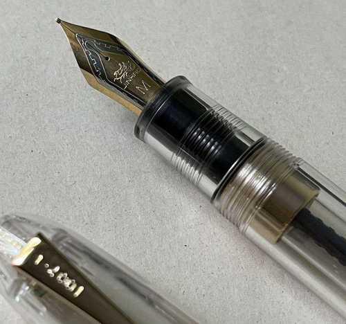 Перьевая ручка Jinhao 9019