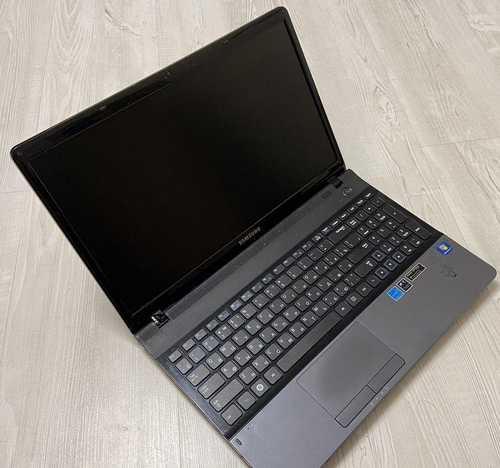 15.6" Samsung NP300E5X, Pentium, RAM 6 ГБ, 128 ГБ, GeForce GT 620M