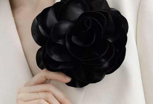 Брошь цветок из шелка черная