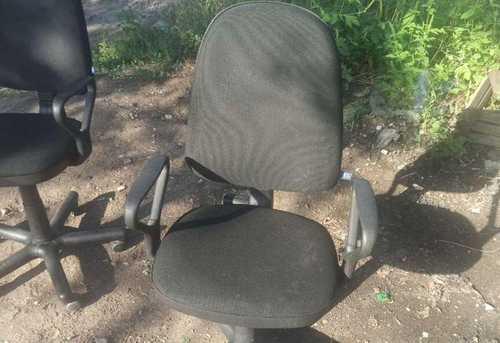 Компьютерное кресло бу серого цвета