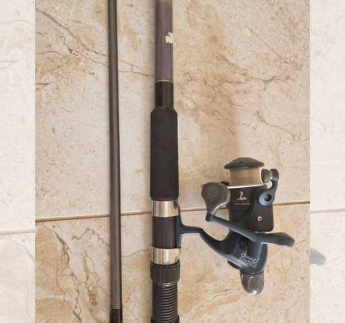 Спиннинг Mikado 2.7m 100-250 g   катушка
