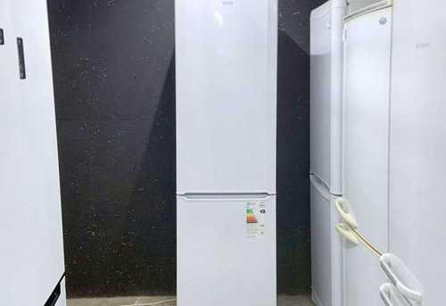 Холодильник бу узкий Beko 2 метра белый