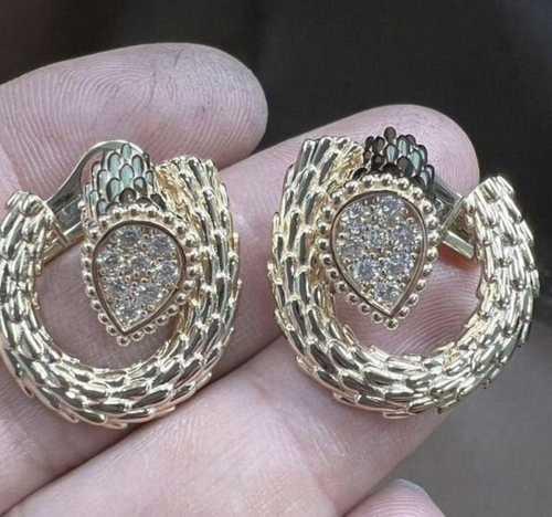 Золотые серьги Boucheron с бриллиантами