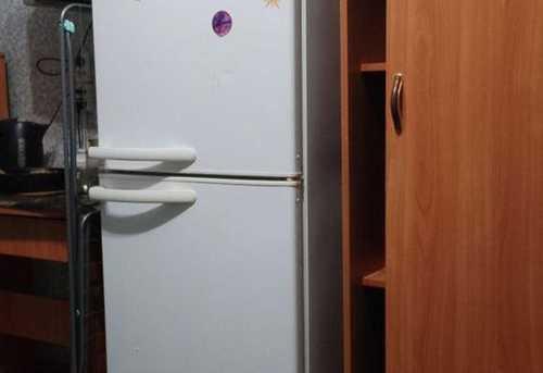 Холодильник бу в хорошем состоянии, морозит