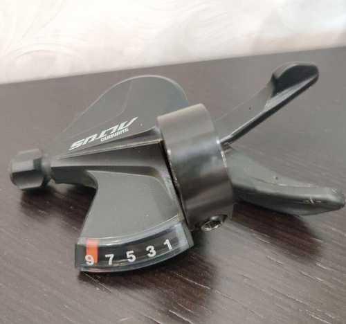 Манетка Shimano altus 9 скоростей