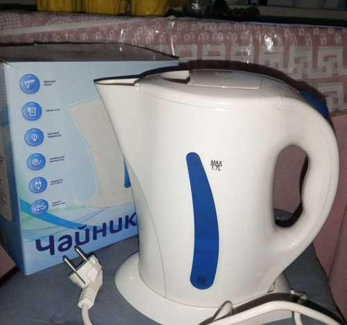 Электрочайник (1700мл). Новый