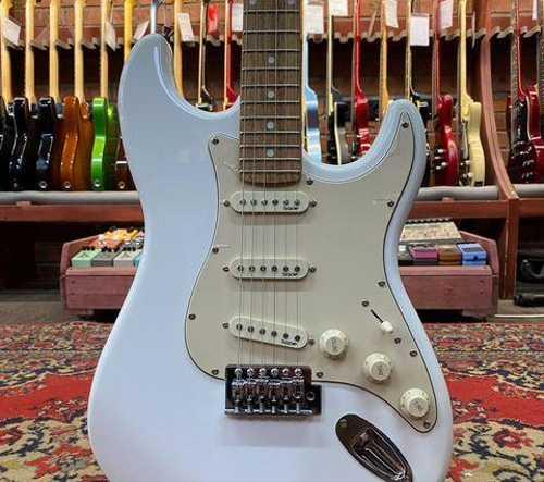 Электрогитара sqoe sest200 Stratocaster SSS White