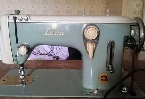 Швейная машинка LADA 236