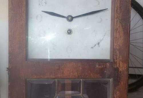 Старинные антикварные настенные часы СССР