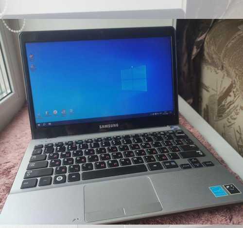 11.6" Samsung NP305U1A, E-450, RAM 4 ГБ, 120 ГБ, Radeon HD 6320