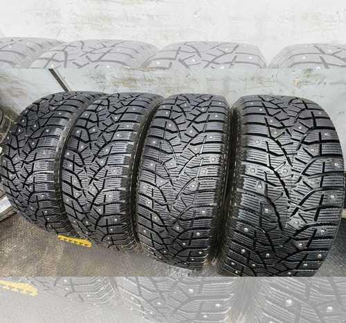 Bridgestone Blizzak Spike-02 215/55 R17