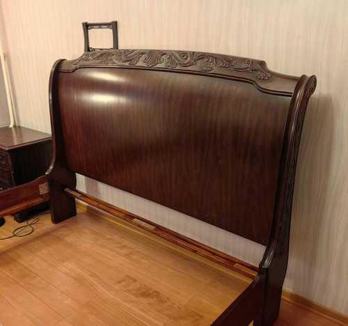 Кровать двухспальная 180х200 деревянная