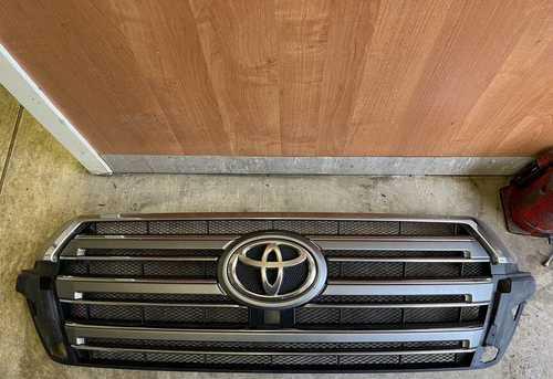 Решетка радиатора Toyota Land Cruiser 200