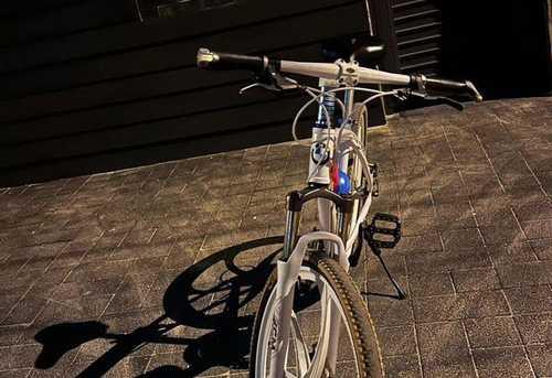 Велосипед на литых дисках BMW