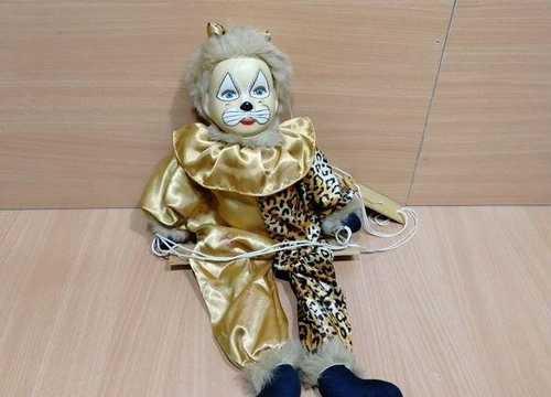 Кукла фарфор Клоун тигренок 45см на качелях дерево