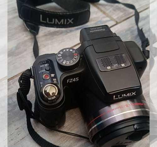 Цифровой фотоаппаратPanasonic Lumix DMC-FZ45