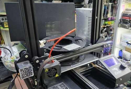 3D принтер в рабочем состоянии Ender 3