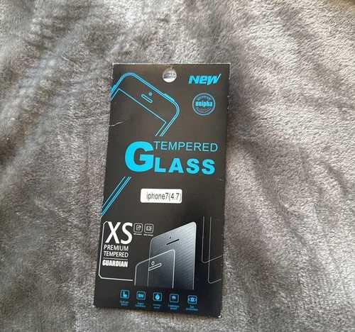 Защитное стекло на iPhone 7