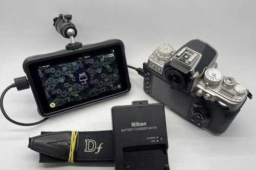 Nikon Df с монитором