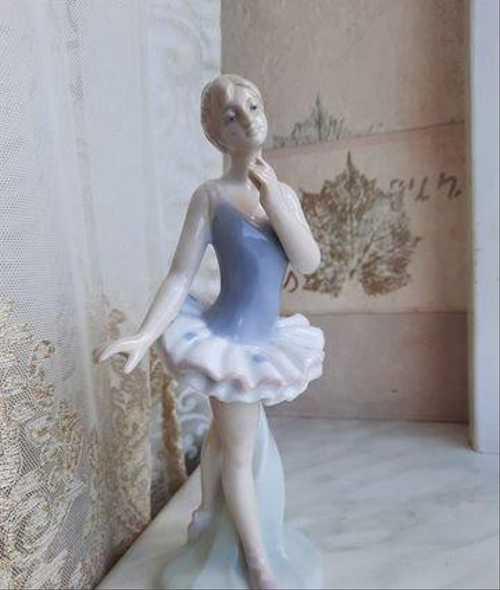 Красивая интерьерная статуэтка балерина, фарфор