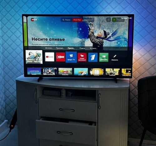 Телевизор Philips 4K UHD Ambilight