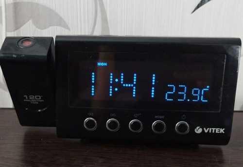 Настольные электронные часы с проекцией и радио