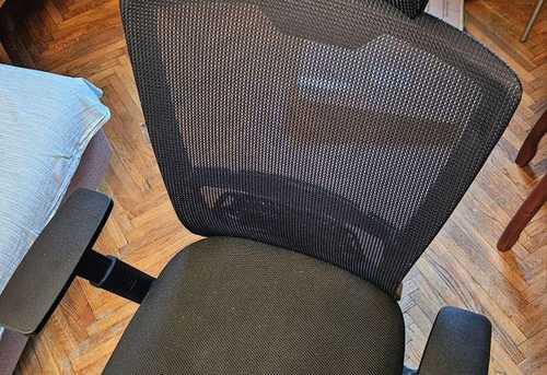 Офисный стул/кресло на колесиках