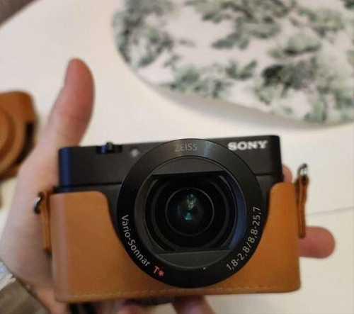 Компактный фотоаппарат Sony RX100 M3