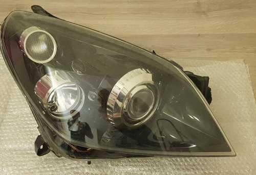 Фара передняя правая Opel Astra H 2007-2014 ксенон