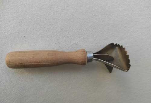 Рыб очистка с ножом с деревянной ручкой СССР
