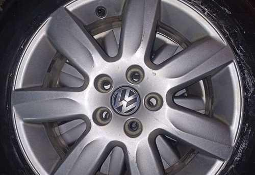 Литые диски Р15 Volkswagen polo с зимней резиной