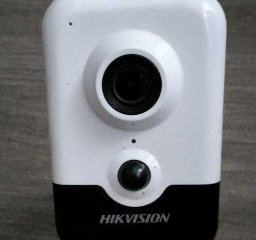 Камера Hikvision DS-2CD2423G0-IW