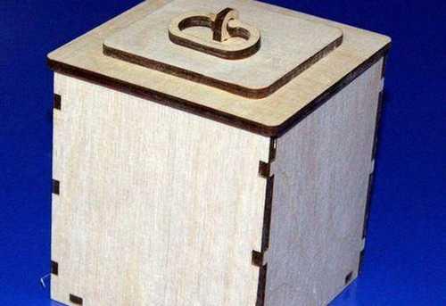 Коробка квадратная средняя 9х9х10,5 см