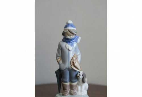 Lladro Фарфоровая статуэтка Мальчик с собачкой