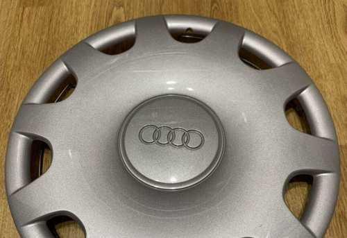 Колесный колпак оригинальный Ауди Audi A4