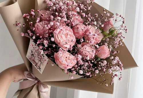 Букет цветов кустовых пион роз, гипсофил доставка