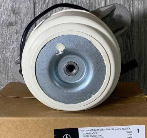 Опора двигателя Mercedes-Benz A2042403617