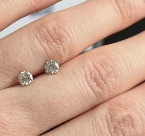 Серьги с бриллиантом по 0.3 ct в наличии