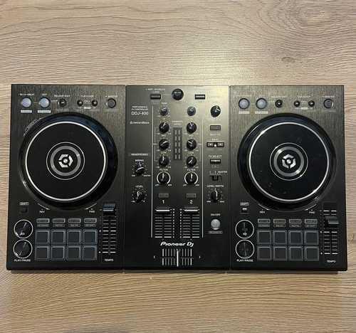 DJ контроллер Pioneer DDJ-400